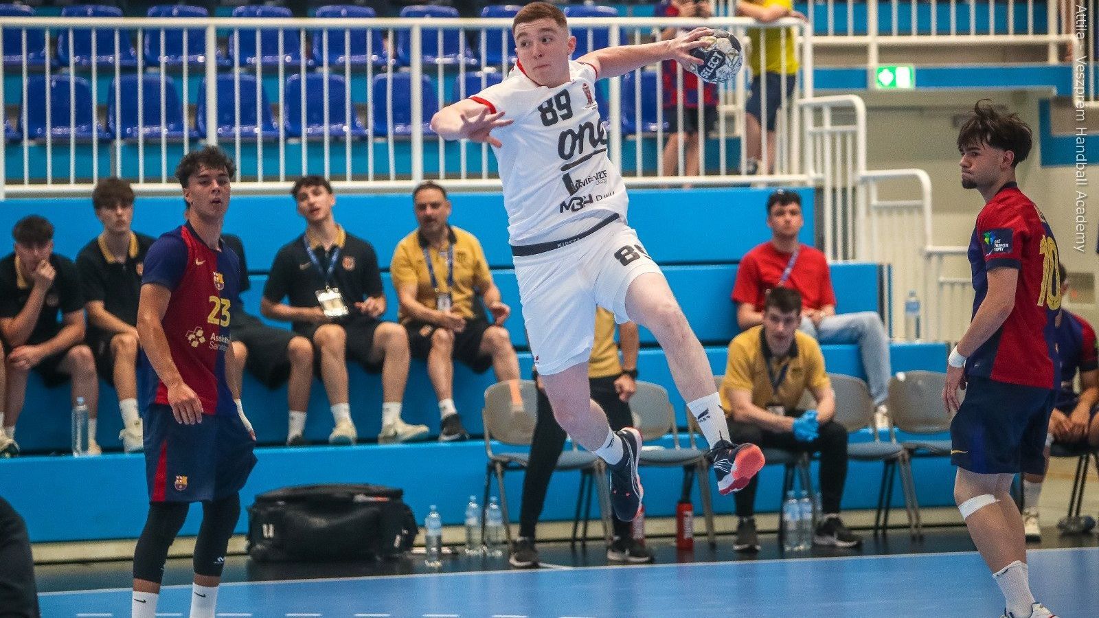 One Veszprém - Múlt hét végén, a Barca ellen megsérült 18 éves ...